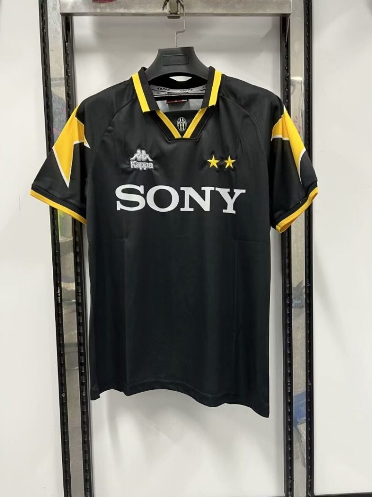 Juventus 1996-97 Away Shirt - Premier Retros